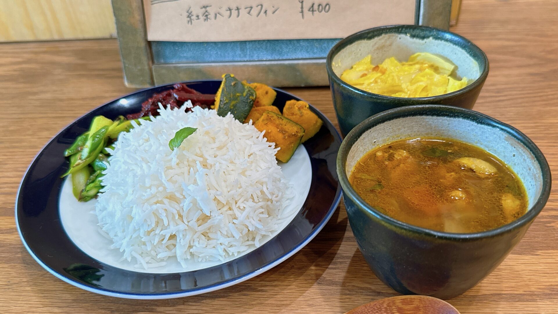 吉祥寺で木曜日のみ営業している「Rasa Cafe」では旬の野菜とスパイスを使ったカレーとおやつを提供！｜吉グル